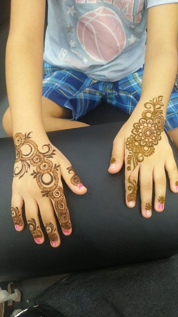 [1189+] Simple Mehndi Designs for Kids, Images, Photos & Pictures (2025 ...